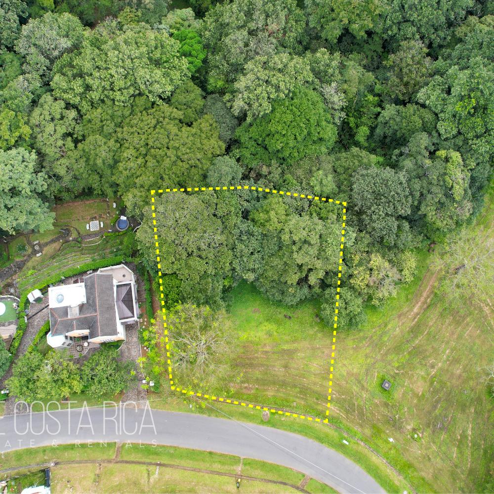 WE-R-CR - Ample residential lot for sale in Hacienda Los Reyes