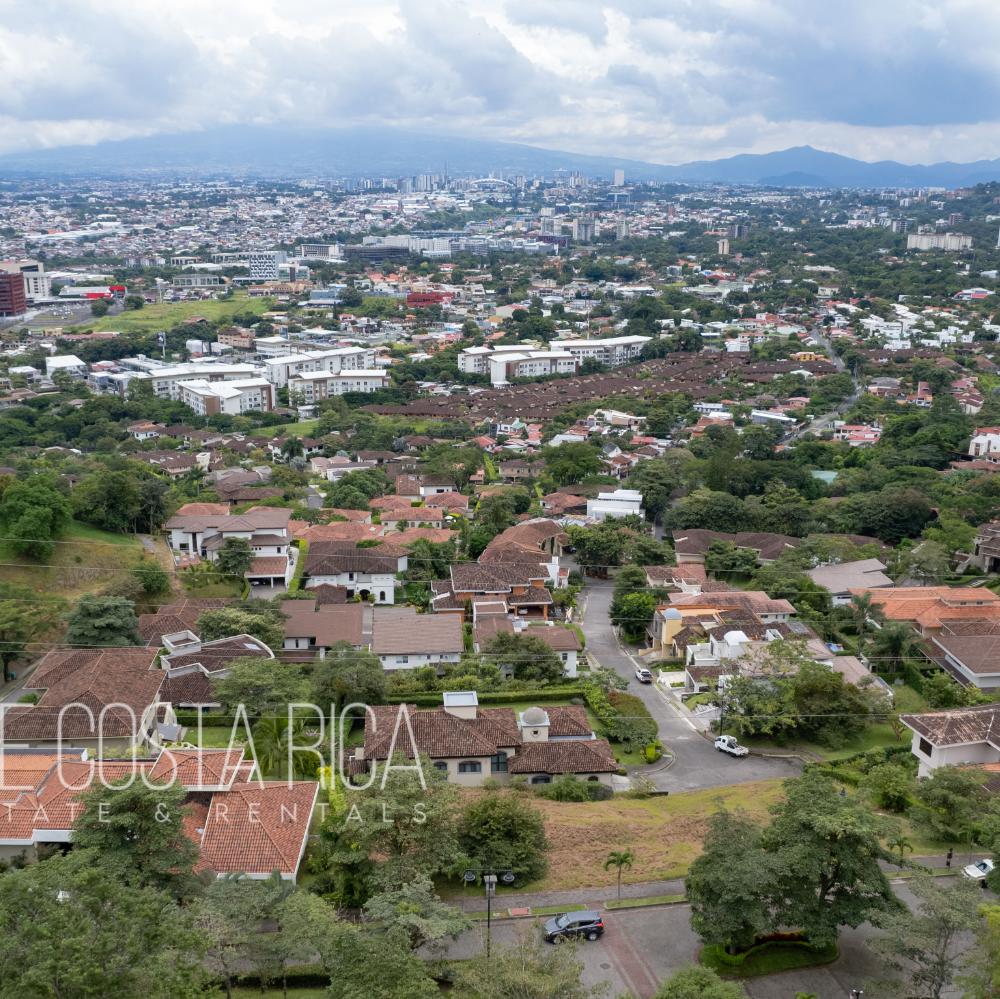 WE-R-CR - Luxury contemporary home for sale in Cerro Real